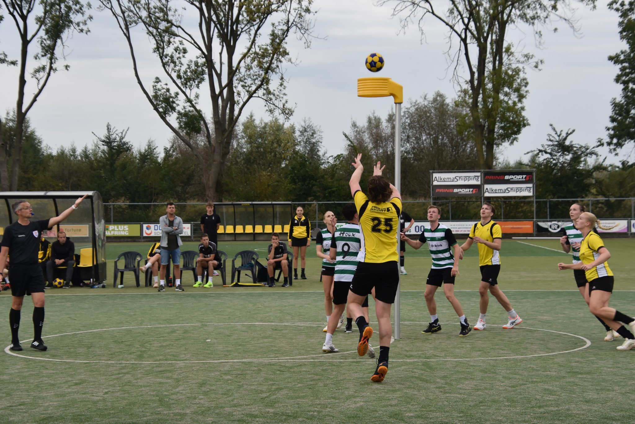 Juventa wint overtuigend van KVZ. | KV Juventa